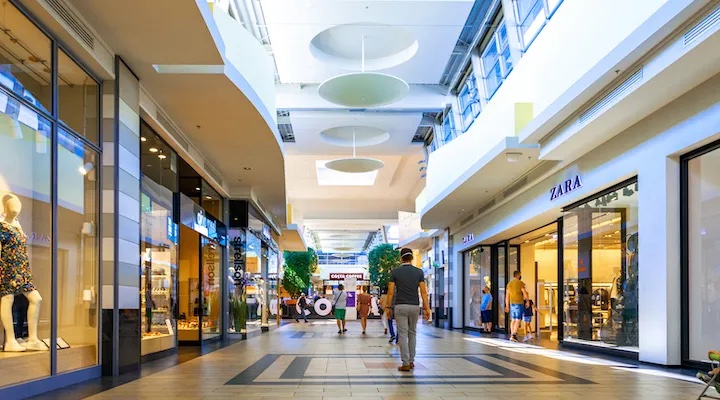 How foot traffic benchmarking helps with successful store network ...